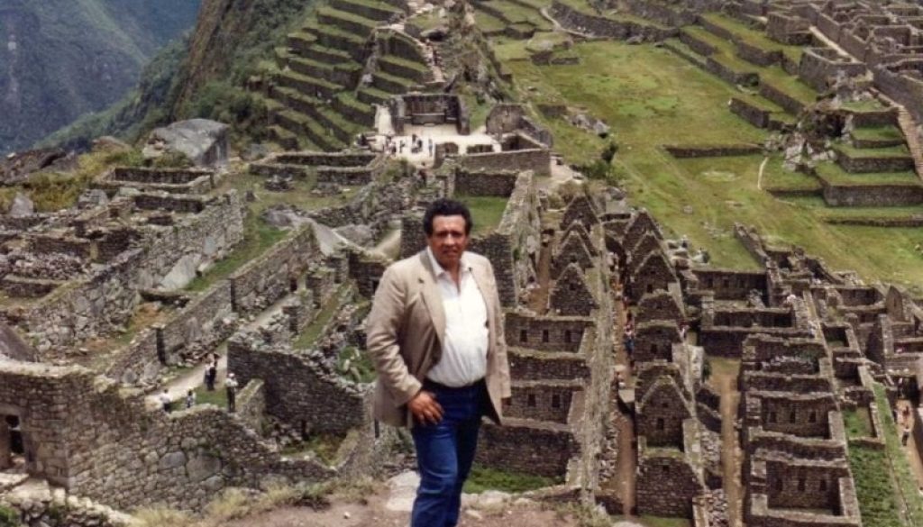 Falleció Héctor Mora recordado por su programa 'El mundo al vuelo'