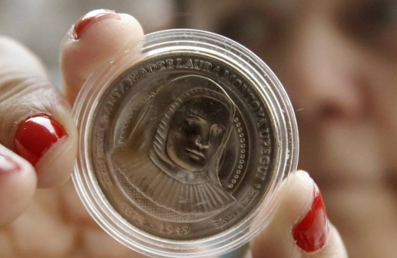 Banco de la República presenta la nueva moneda de $5.000 pesos en Colombia